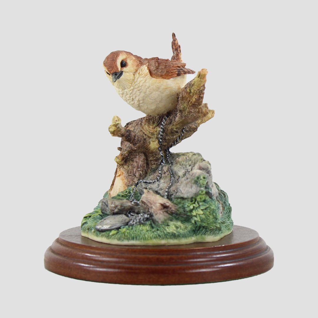 Wren With Chain And Locket Border Fine Arts Birds – Grays 1922 Ltd